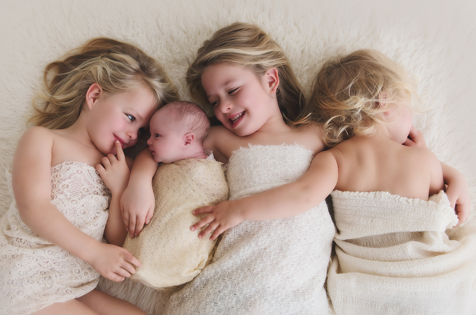5 Tips for Photographing New Siblings » BABY BUDDHA PHOTOGRAPHY